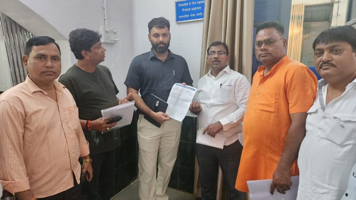 100 फीट की सड़क सिमटी 20 फीट में, सुपेला संडे बाजार की स्थिति फिर बदहाल ...