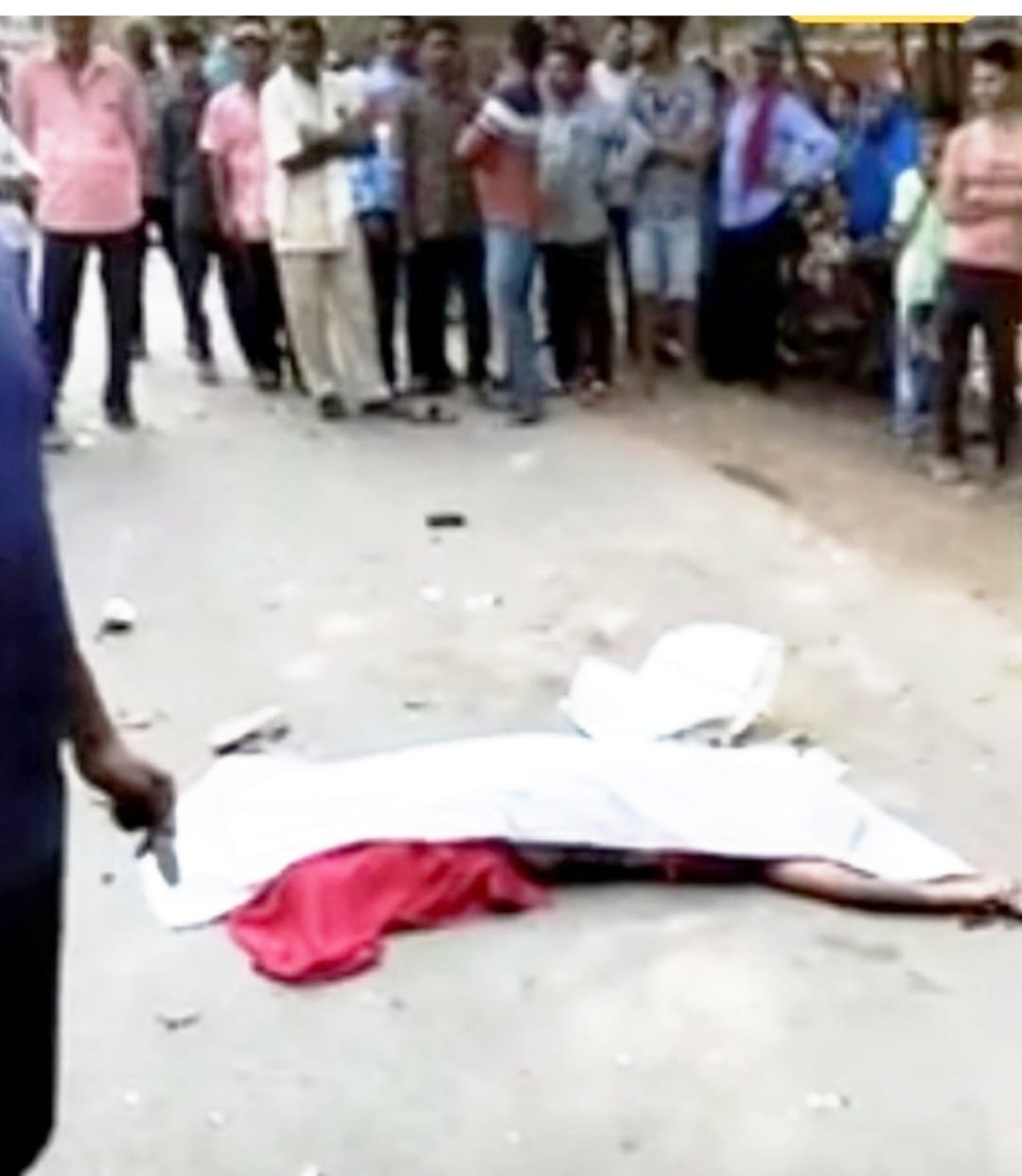 CG Breaking News : शिवनाथ नदी पुल पर तेज रफ्तार ट्रेलर ने बाइक को मारी ठोकर, माँ व 2 बेटों की ...